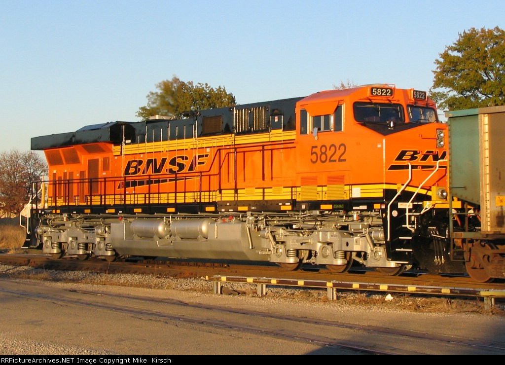 BNSF 5822
